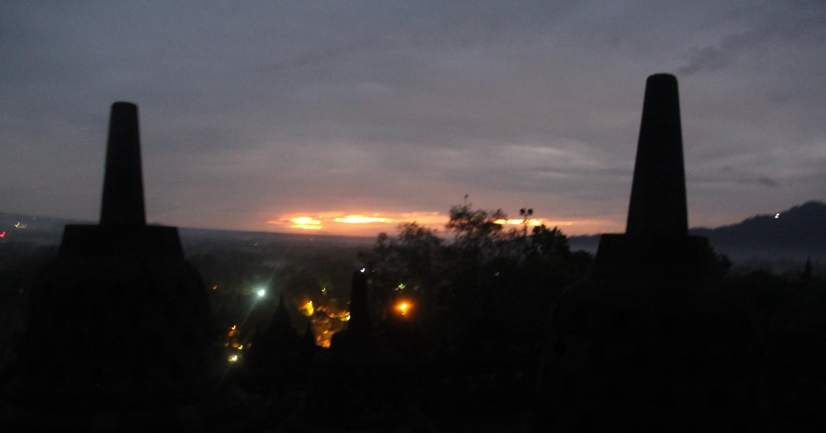 Yogyakarta: Borobudur-Tempel bei Sonnenaufgang mit Frühstück | GetYourGuide