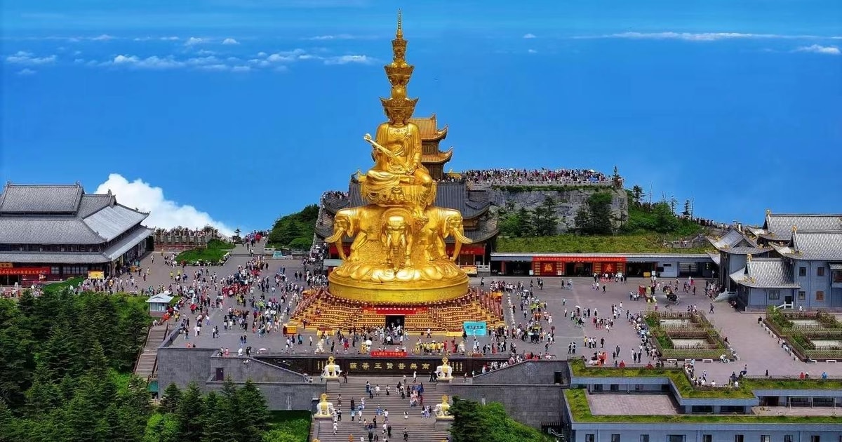 Chengdu: Leshan Buddha and Emeishan Guided 2-Day Trip | GetYourGuide