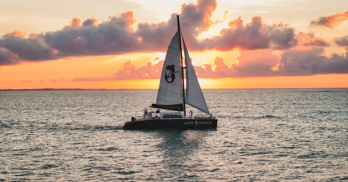 Grace Bay: Luxuriöse Lady Grace Katamaran Sunset Sailing Tour | GetYourGuide