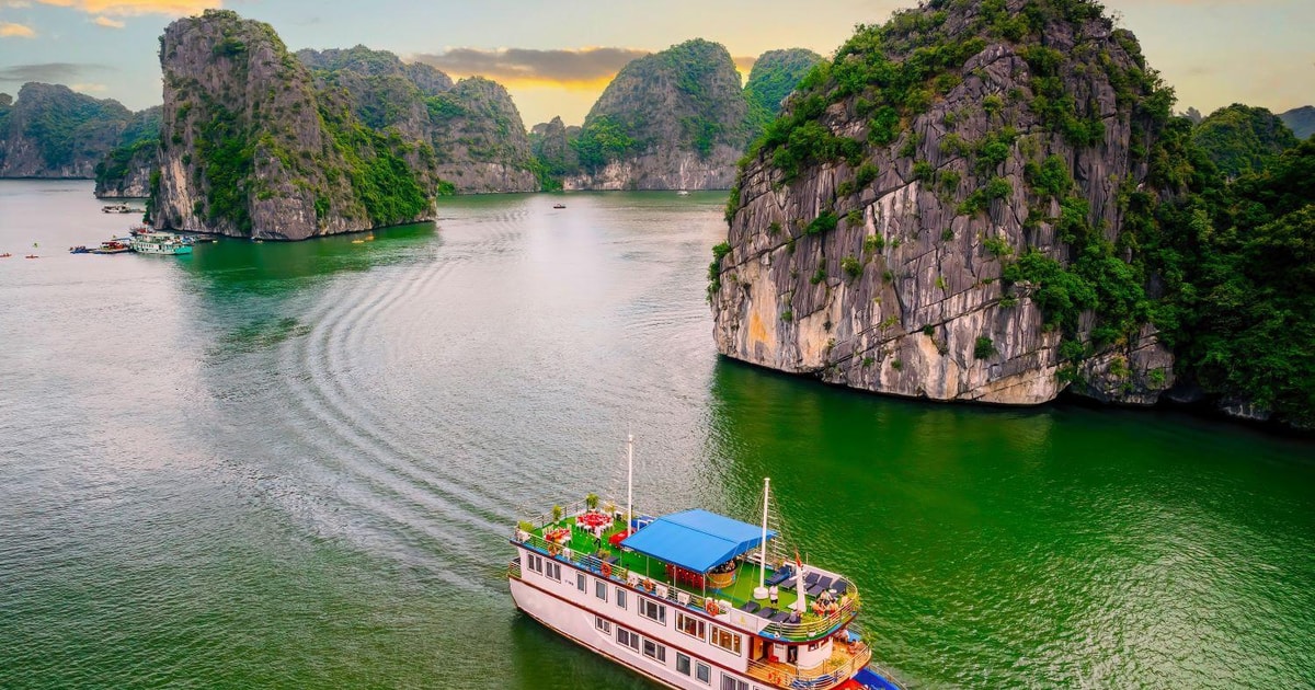 Au départ de Hanoi : 2 jours de tour en bateau dans la baie de Ha Long ...