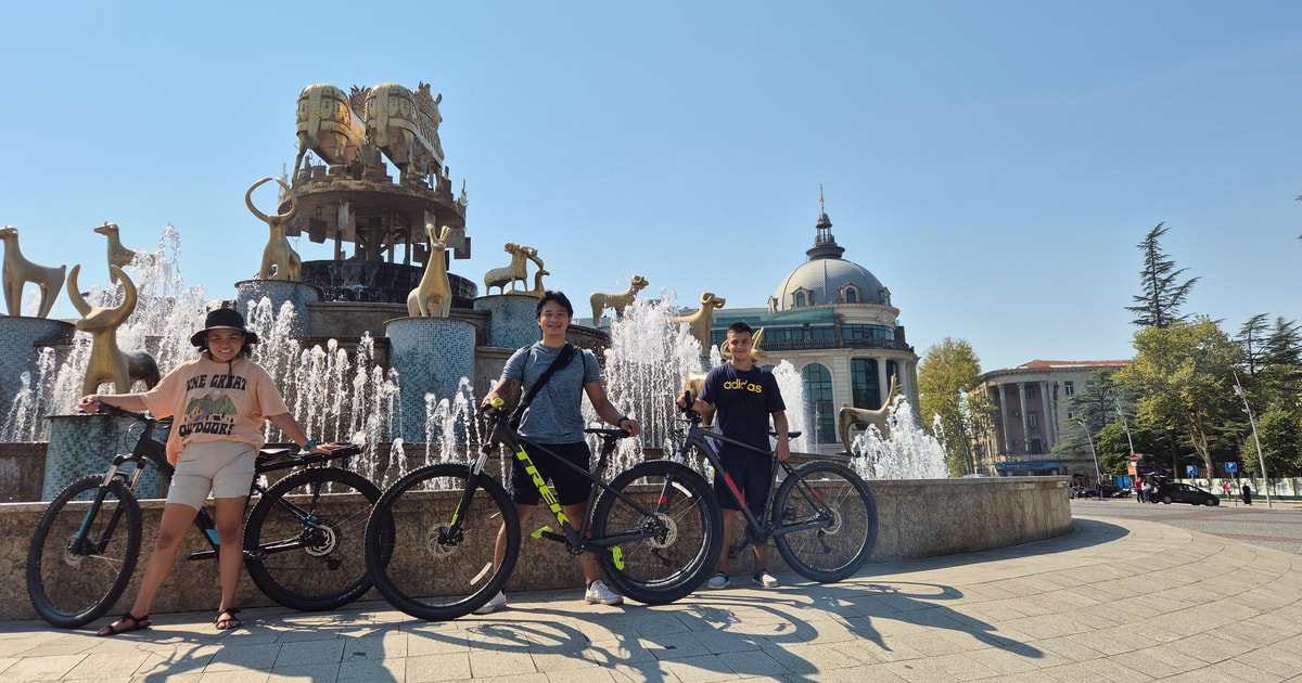 Kutaisi-fietstour: ontdek de bezienswaardigheden van de stad met een ...