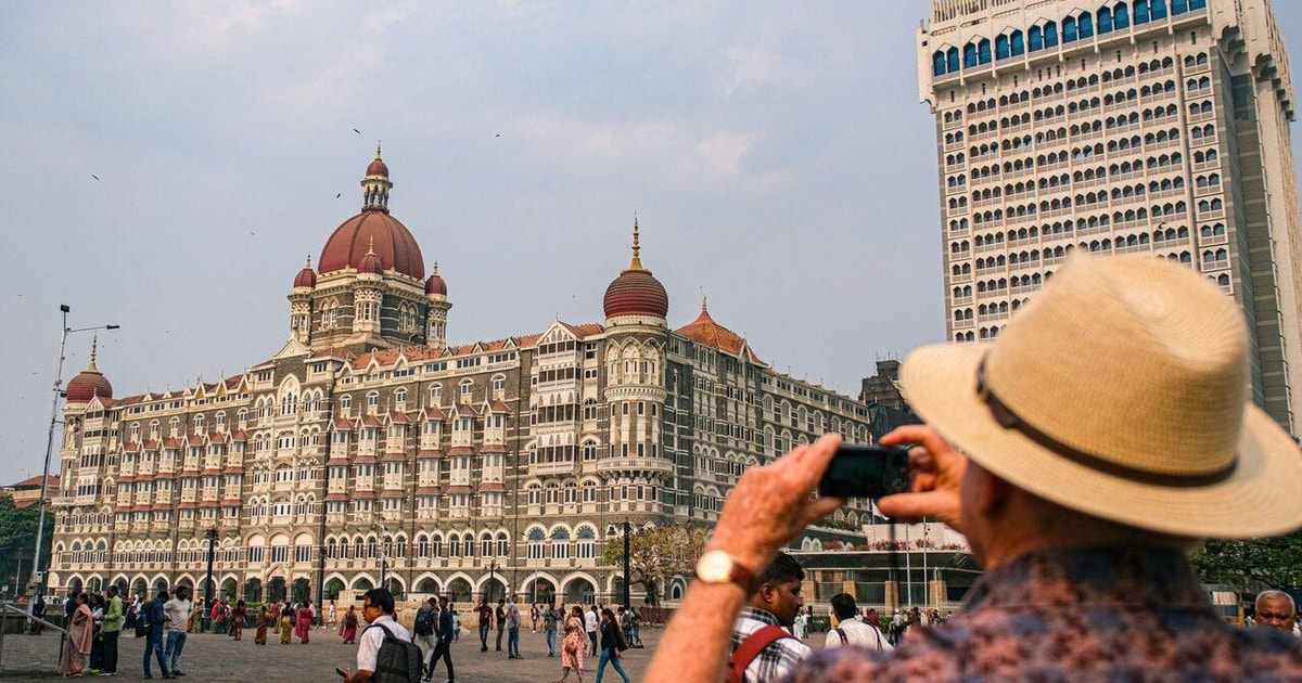 Bombay Fort & Gateway of India Walking Tour | GetYourGuide