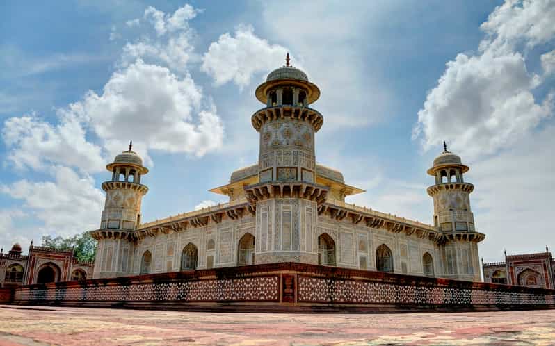 Agra: Taj Mahal Sightseeing Tour mit allen Monumenten in Agra ...