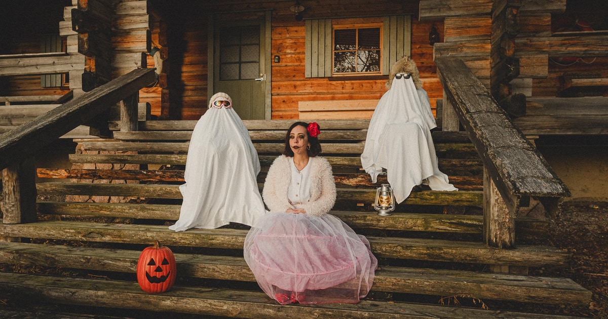 Rovaniemi: Halloween-Party im Vaattunki Wilderness Resort | GetYourGuide