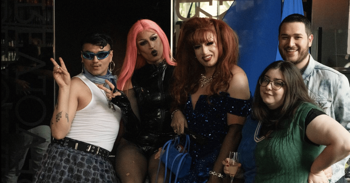 West Hollywood: Fabulous Drag Queen Night Out with Drinks | GetYourGuide