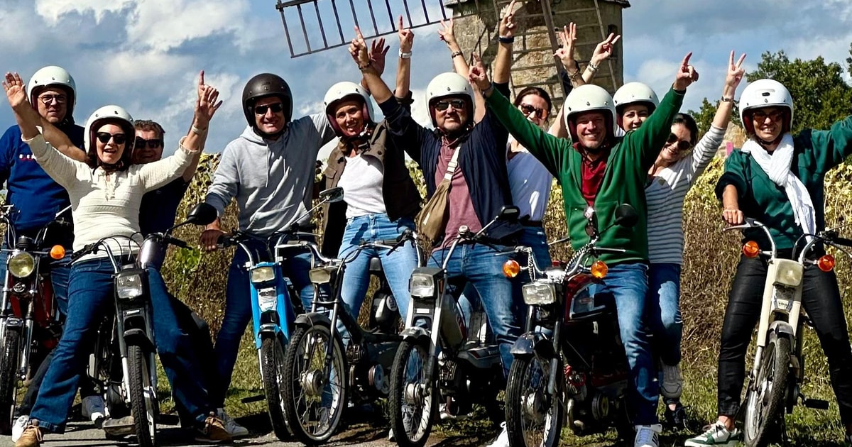 Saint-Emilion: Vintage moped rides and tours | GetYourGuide