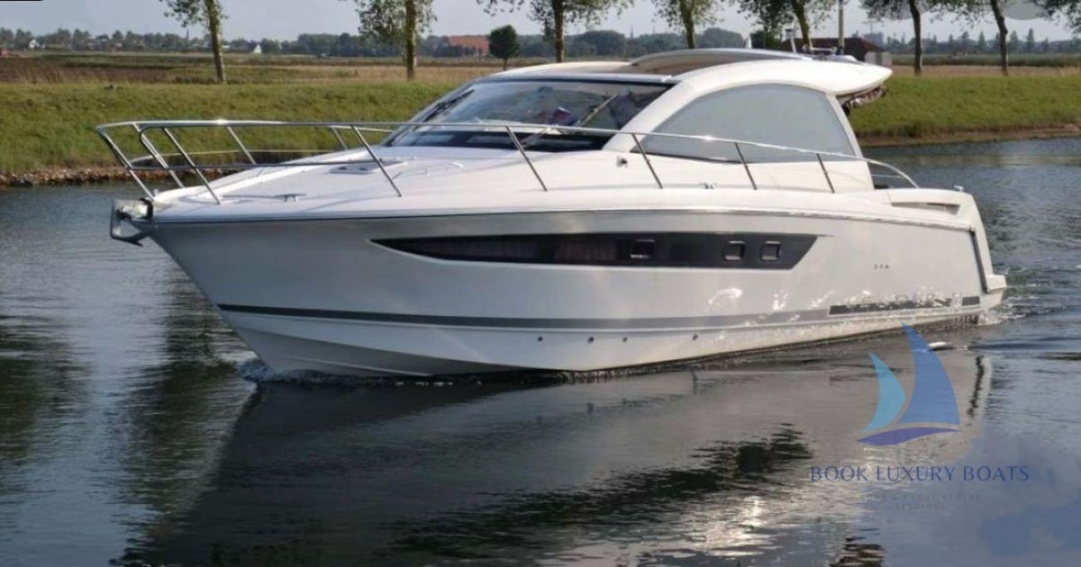 Toronto: Sea Chariot Luxury Yacht Charter | GetYourGuide