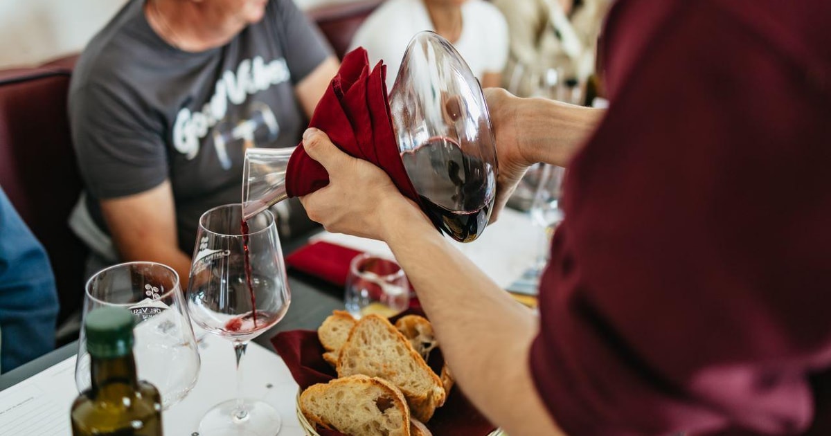 Neapelj: degustacija vina z lahkim kosilom | GetYourGuide