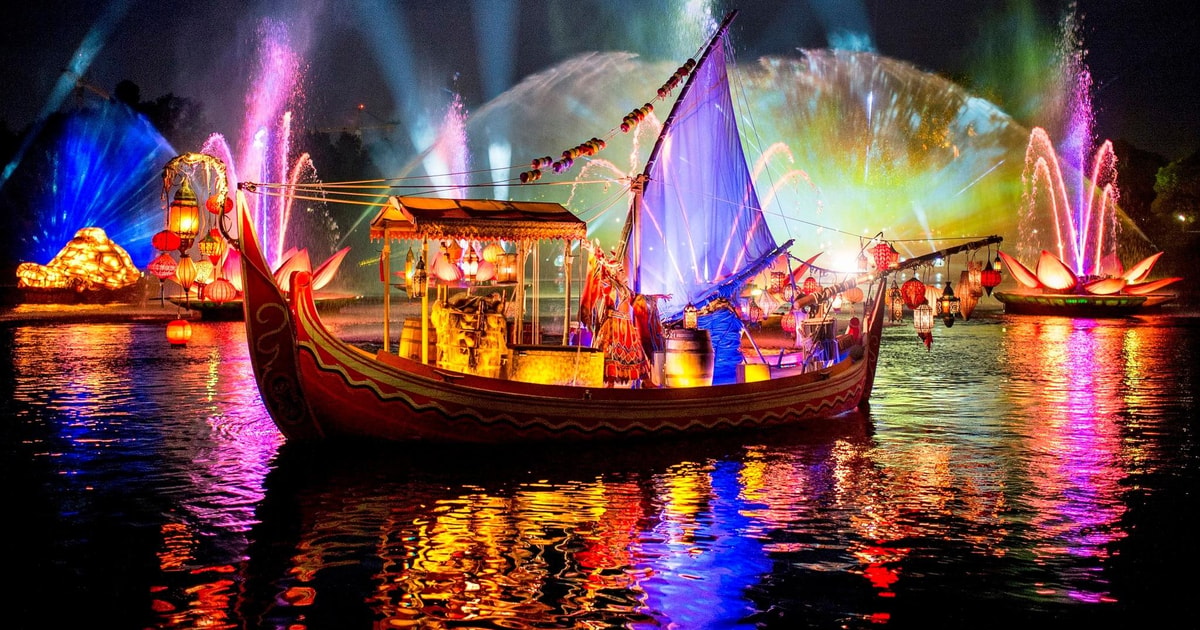 Hanoi Cantonese Assembly Hall or Mega World, Pottery Village | GetYourGuide