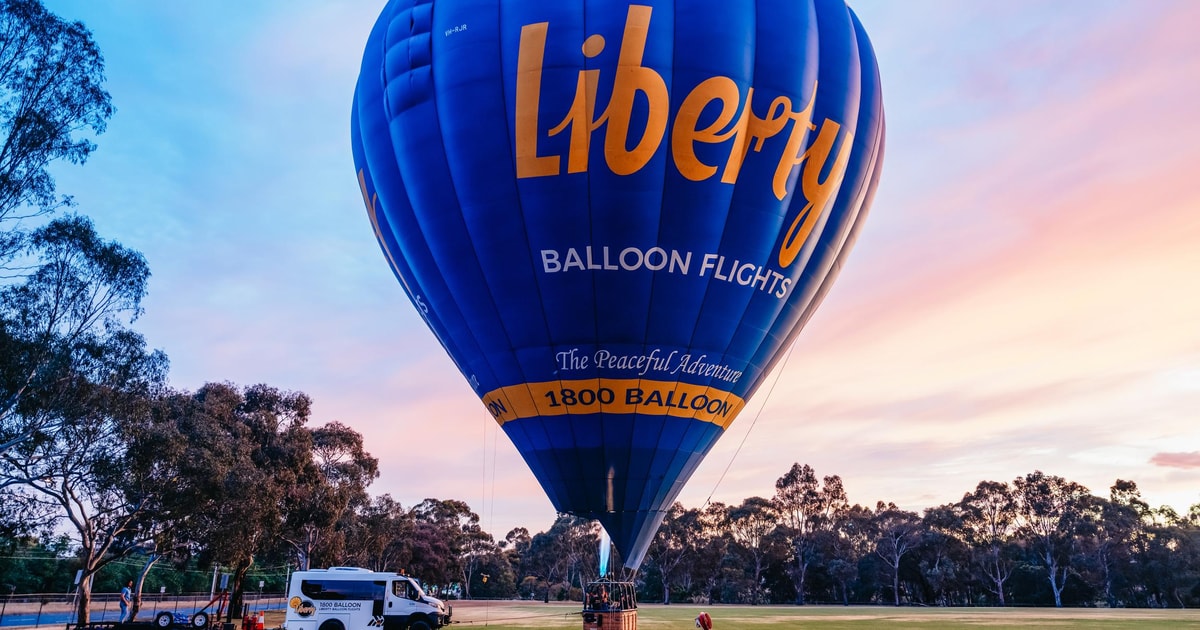 Melbourne: Balloon Flight at Sunrise with Breakfast | GetYourGuide