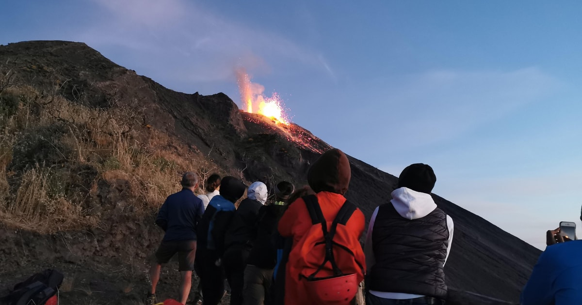 Stromboli: Trekking o zachodzie słońca w Sciara del Fuoco | GetYourGuide