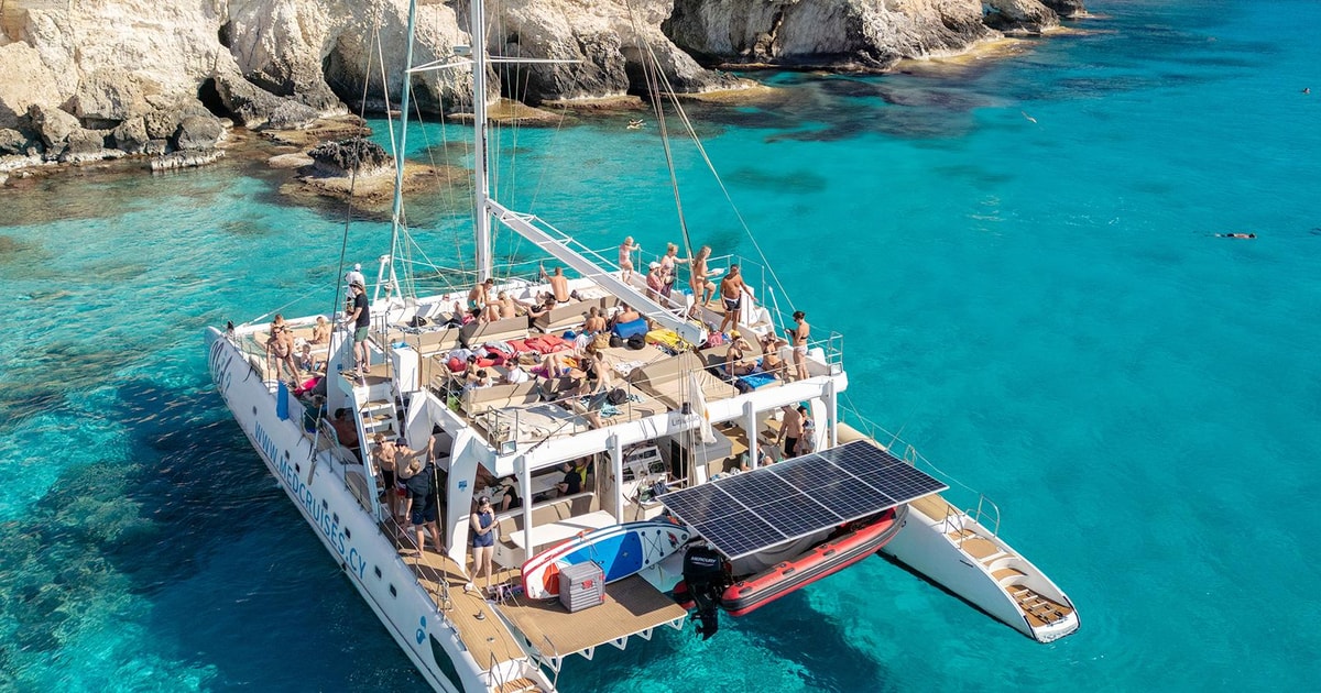 Ayia Napa/Protaras: catamarán al atardecer con barra libre y buffet ...