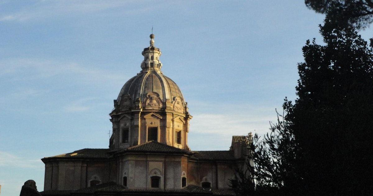 Tour por la Roma oculta: aventura interactiva a pie | GetYourGuide