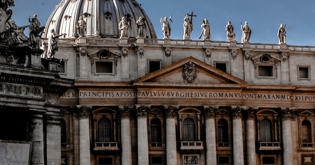 Basilica di San Pietro e Grotte Vaticane: tour guidato a Roma ...