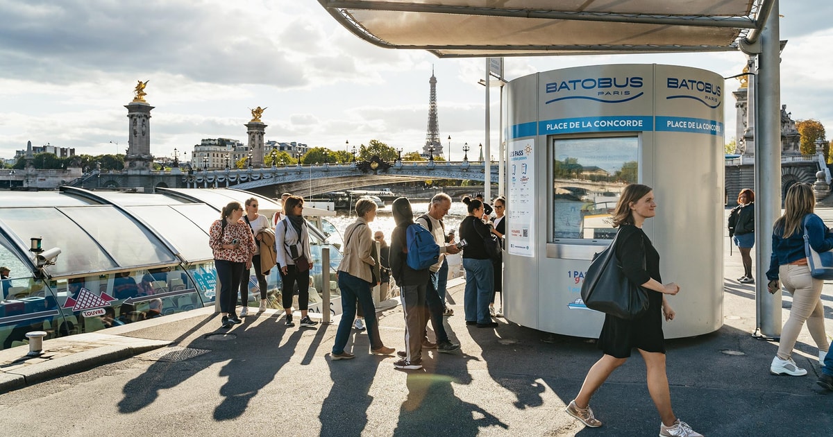 Paris: Batobus Hop-On Hop-Off Sightseeing-kryssning | GetYourGuide