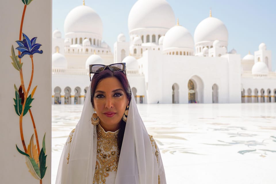 Från Dubai: Abu Dhabi Sheikh Zayed-moskén och Qasr Al Watan | GetYourGuide
