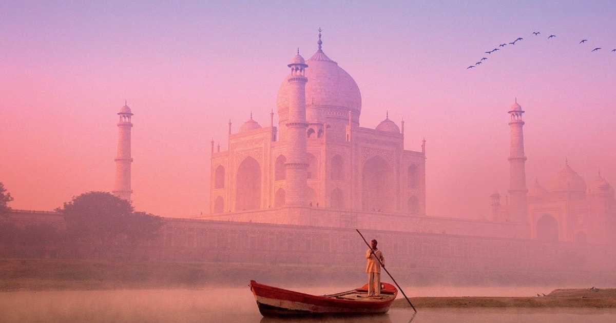 Erstaunlicher Sonnenaufgang Taj Mahal Tour mit dem Auto von Delhi ...