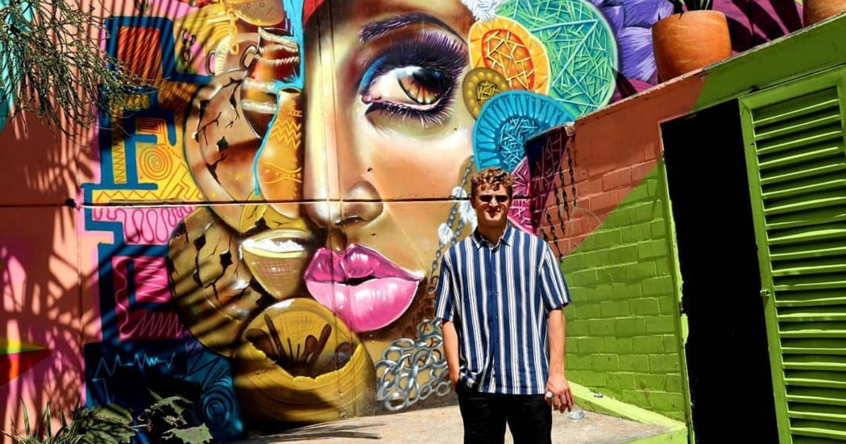 Comuna 13 Tour com locais e comida callejera | GetYourGuide