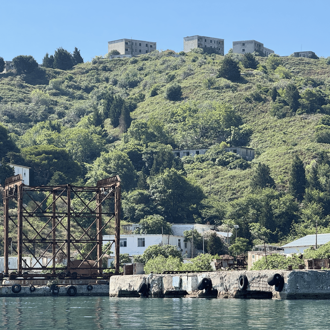 Visitez l'île de Sazan : Le mystérieux joyau côtier de l'Albanie ...