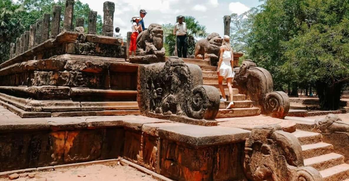 Da Kandy: antica città di Polannaruwa con pranzo contadino | GetYourGuide