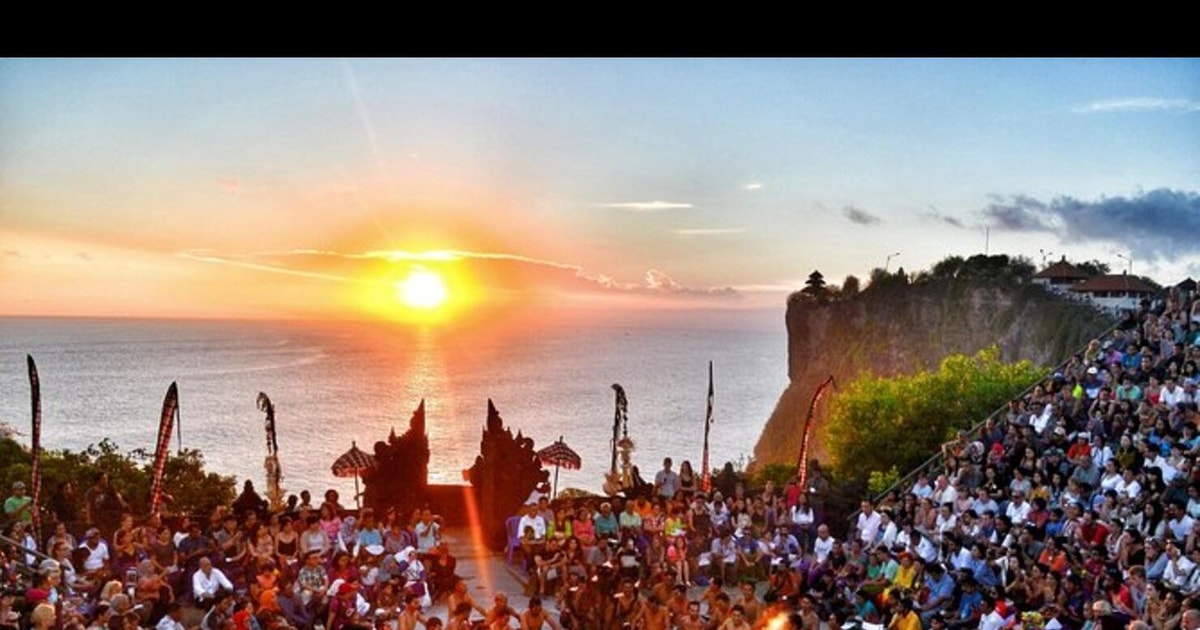 "Tari Kecak: Denyut Nadi Irama Bali" | GetYourGuide