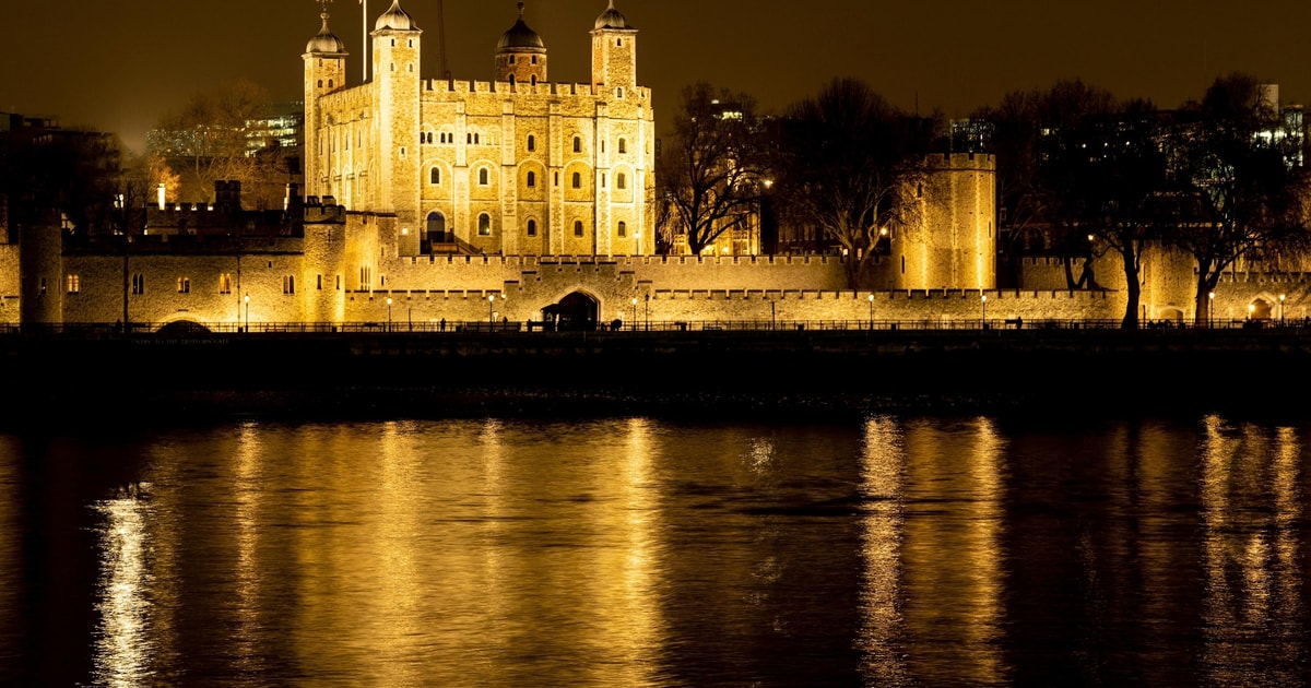 London: Magic, Mystics and Martyrs Walking Tour | GetYourGuide