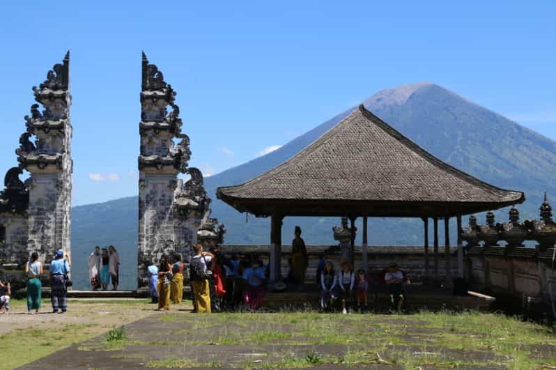 Gebug Ende Danza de Combate y Gira Icónica por Bali Oriental | GetYourGuide