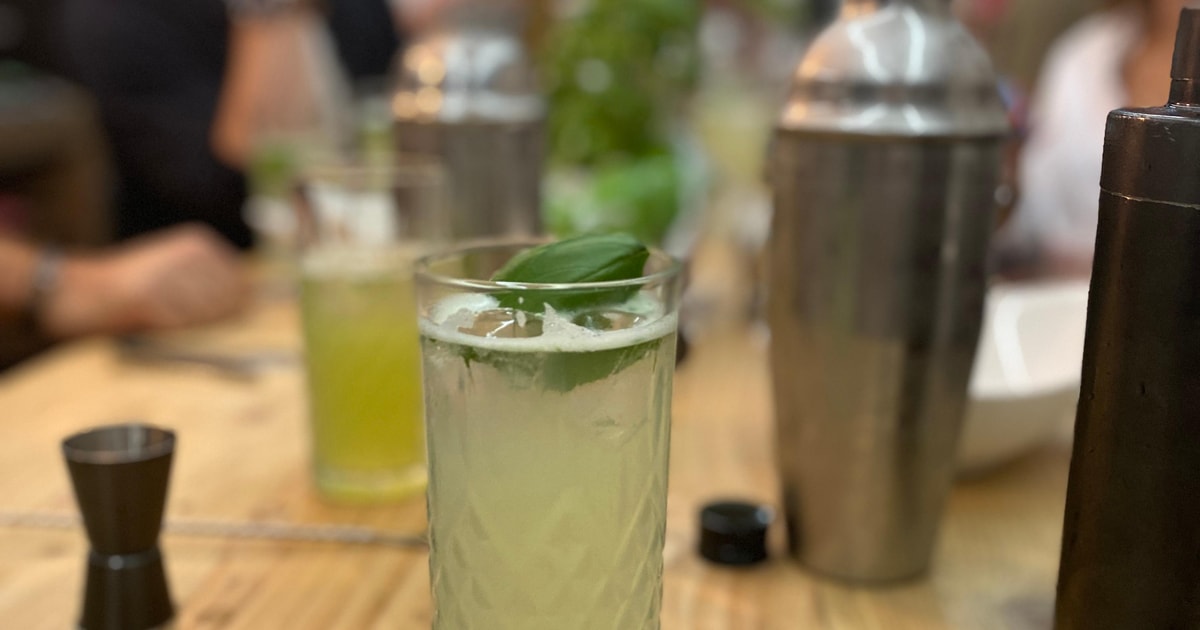 Aix en Provence: cocktail workshop in a producer bar | GetYourGuide