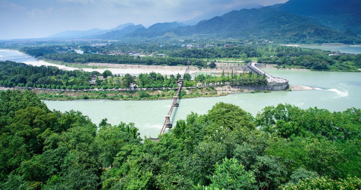 Dujiangyan Tour：Remarkable Ancient Water Conservancy Project | GetYourGuide