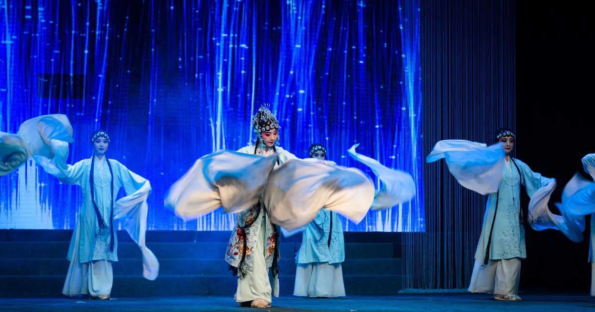 Chengdu Sichuan Opera Gösterisi-Fu Rong Guo Cui | GetYourGuide