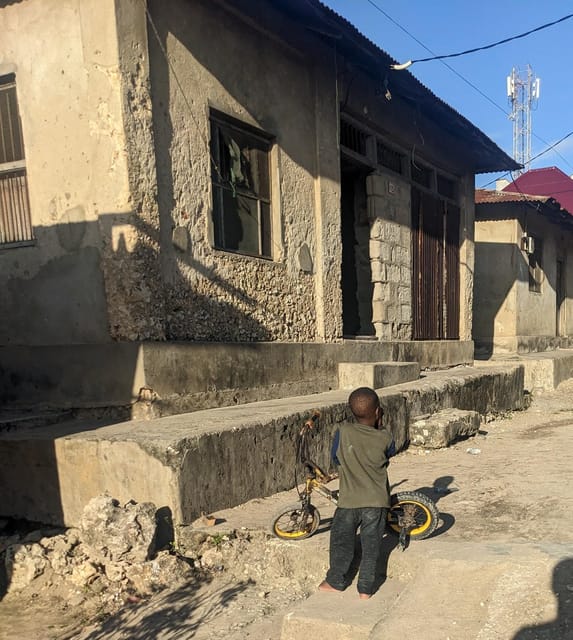 Rise & Ride Uswazi Streets The Other Side of Ng'ambo Town | GetYourGuide