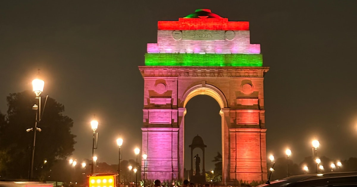 Delhi: Night Tour with India Gate and Connaught Place | GetYourGuide