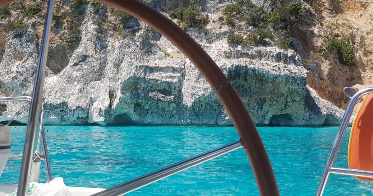 Veleggiata a Cala Goloritzè Gita in barca a vela | GetYourGuide