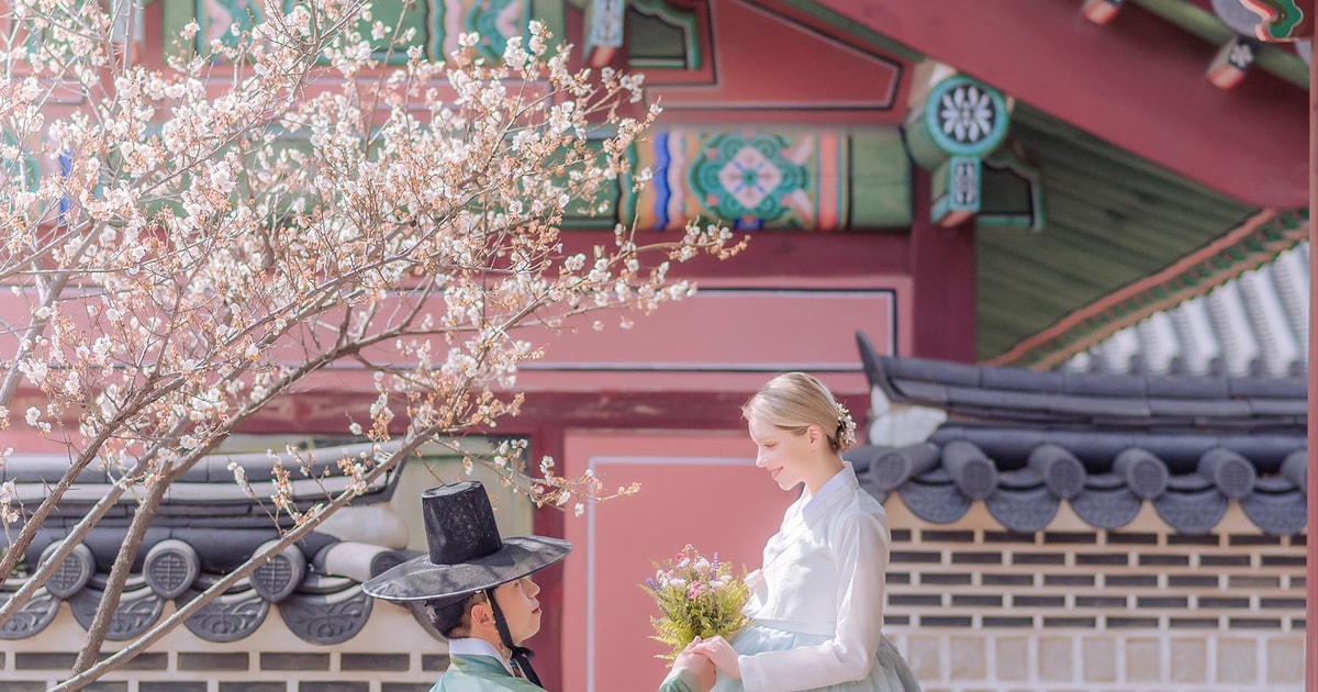 Seoul: Premium Hanbok-foto i Seoul av Sony Award Pro | GetYourGuide