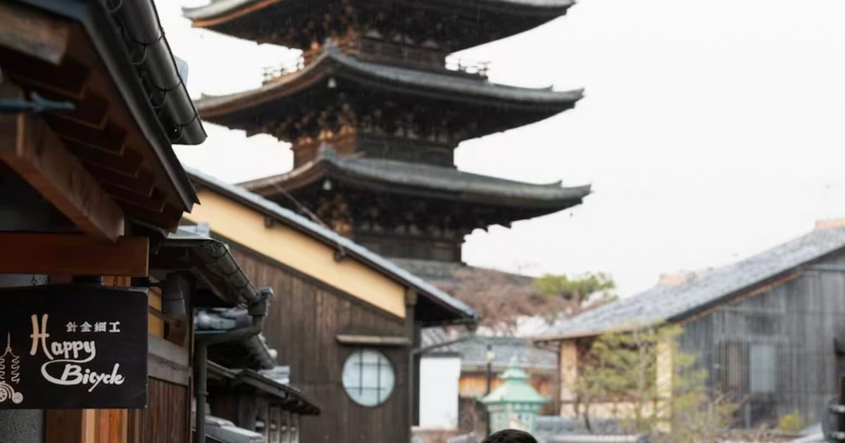 Kyoto Instagram tour with a private photographer. | GetYourGuide