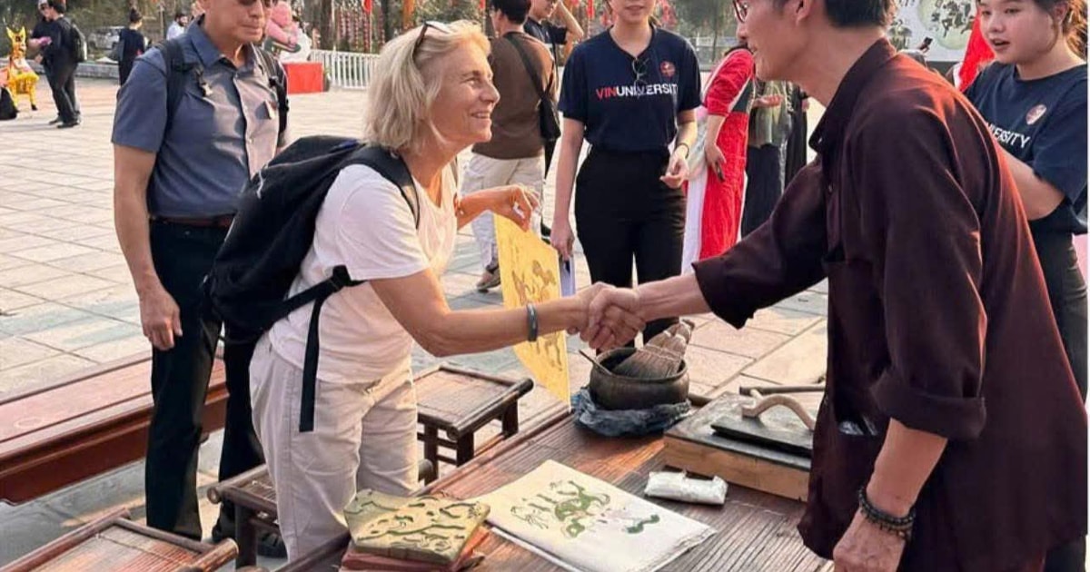 Hanoja: dienas brauciens uz Bakninu ar pusdienām un gleznošanas ...