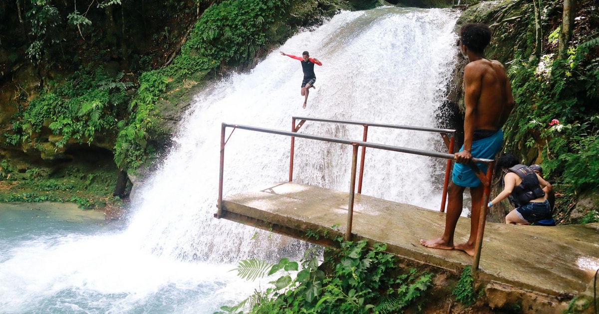 Visite privée des chutes secrètes de Blue Hole et de Bob Marley Nine ...
