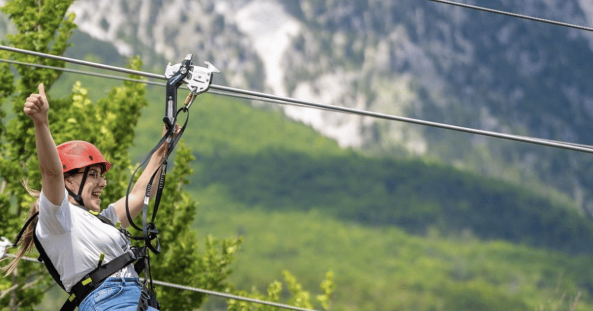 De nieuwe Zipline van Theth, de eerste in zijn soort in de omgeving ...
