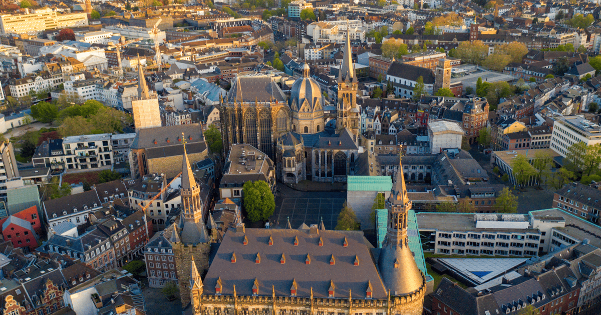 Aken: stadsverkenningsspel en rondleiding | GetYourGuide