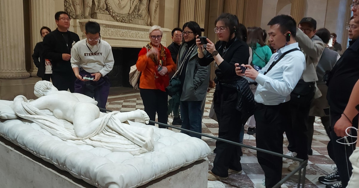 Paris: Louvre Museum Guided Tour of Famous Masterpieces | GetYourGuide