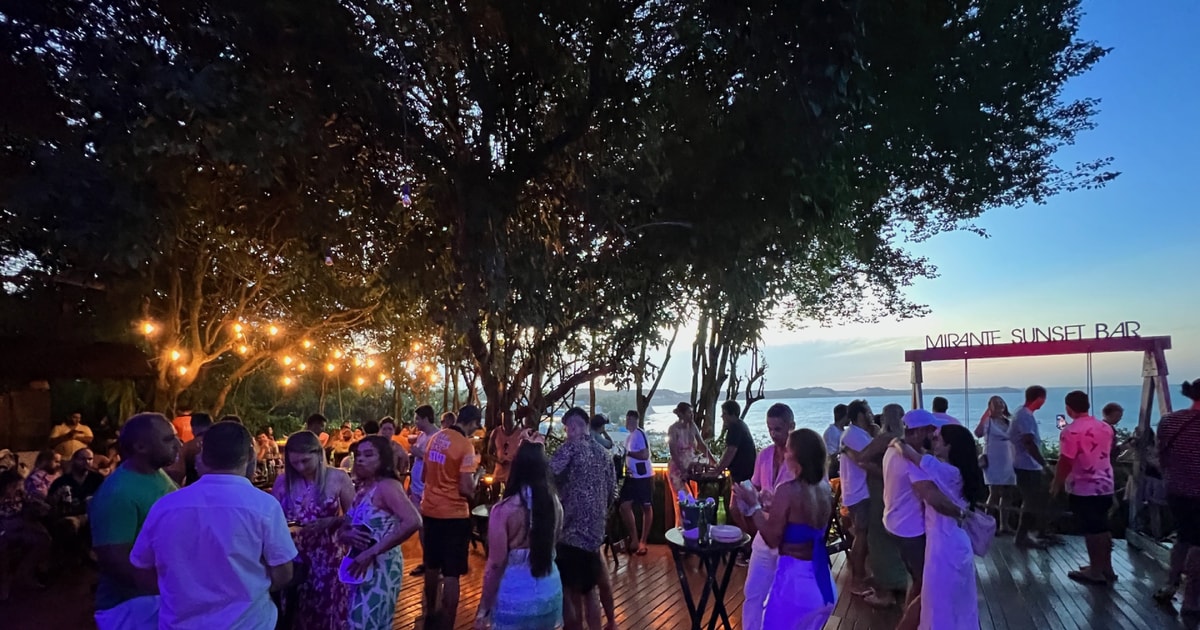 Pipa Night: Artisan Stores, Live Music & Dining | GetYourGuide