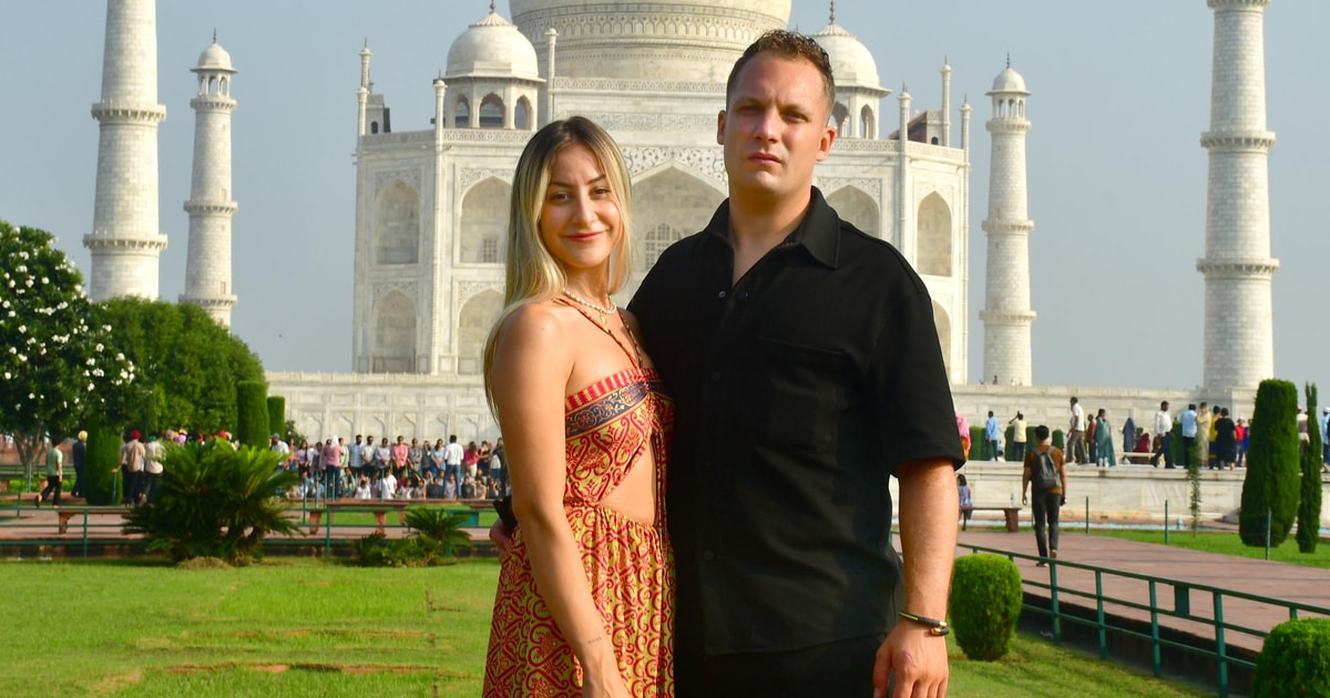 Agra: Tour del Taj Mahal in auto con il Mausoleo | GetYourGuide