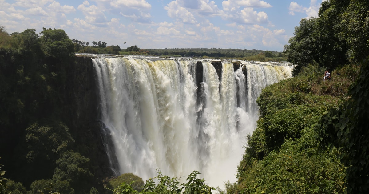 Zimbabwe & Zambia: Guided Tour of the Falls from Both Sides | GetYourGuide
