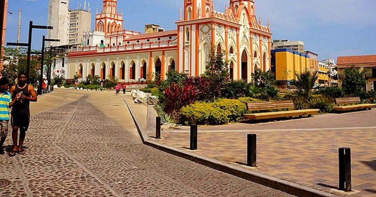 Vue de l'écoparc de la Ciénaga Mallorking + vue de l'embouchure du ...