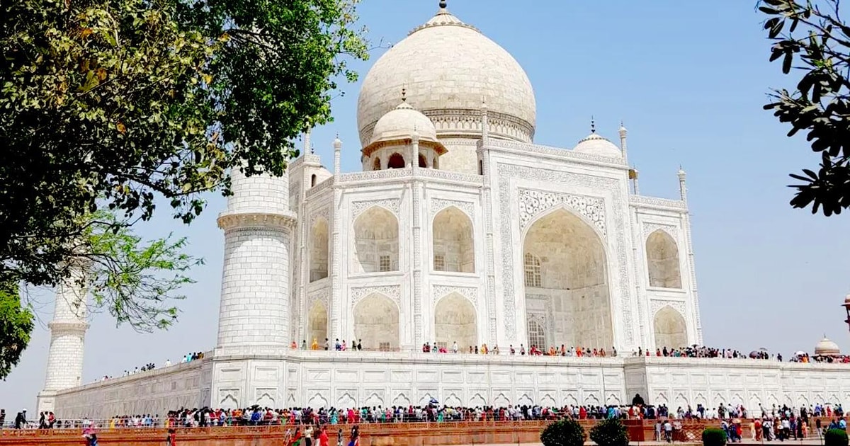 Von Agra aus: Taj Mahal Trip mit Elefantenschutz im Auto | GetYourGuide