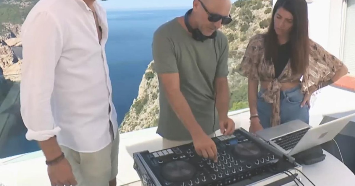 Lezione di DJ a IBIZA, tramonto e festa al Cafe del Mar | GetYourGuide