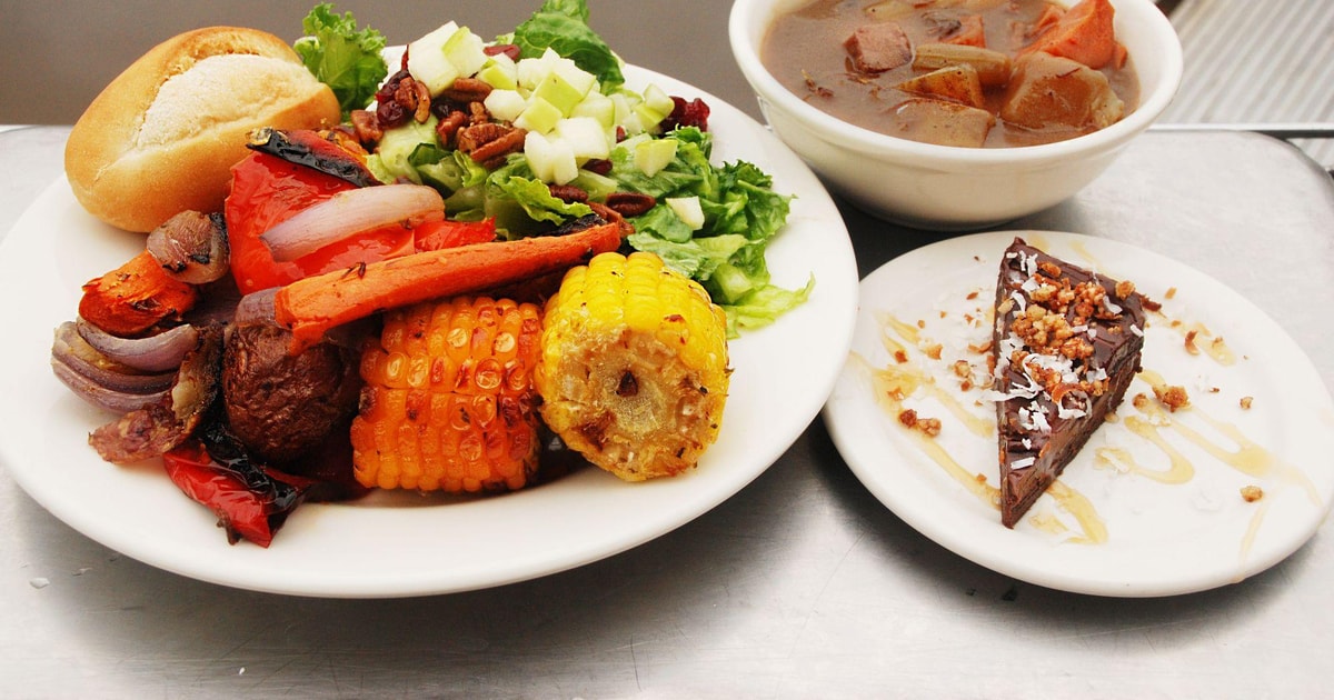 Discovery Dining Hall: Lunch | GetYourGuide