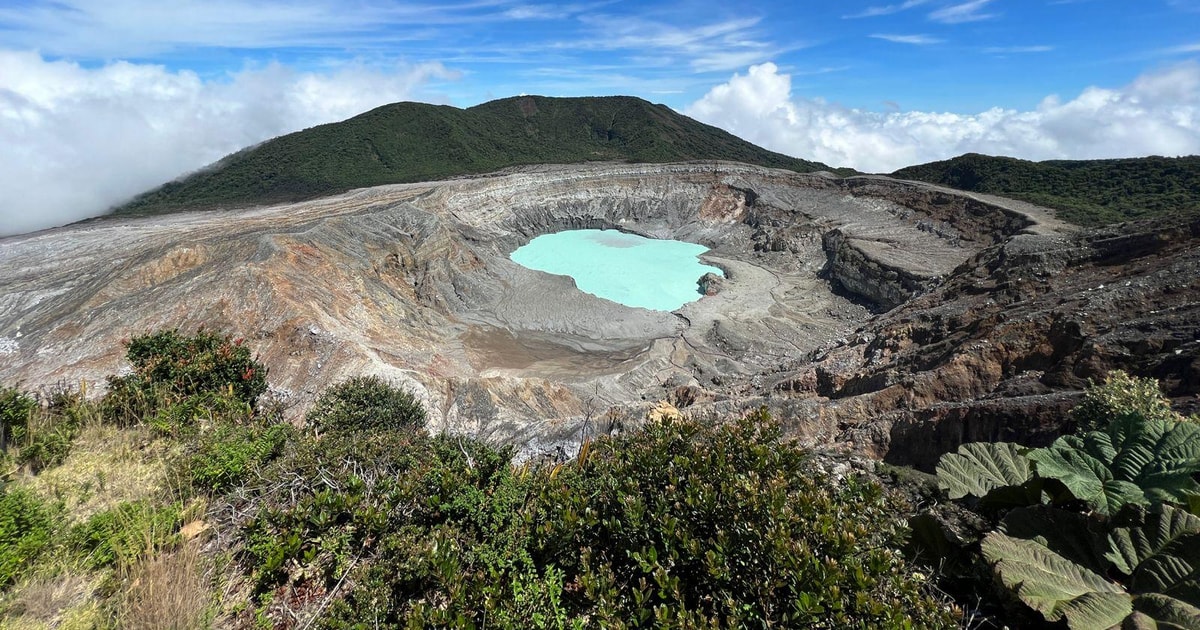 Poás Volcano, Doka Coffee tour & La Paz Waterfalls Gardens | GetYourGuide