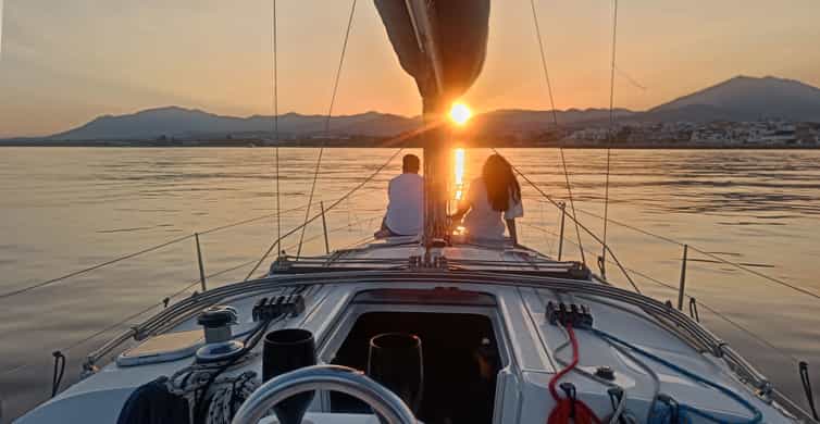 Segeln bei Sonnenuntergang im privaten Segelboot Puerto Banus Marbella ...