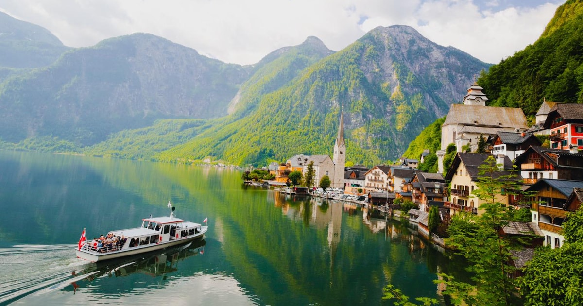 Desde Viena: Excursión de un día a Hallstatt con crucero por el lago | GetYourGuide